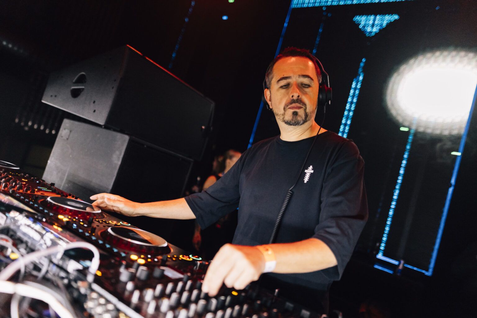 Cinco razones por las que, si te gusta el techno y el hard techno, no ...