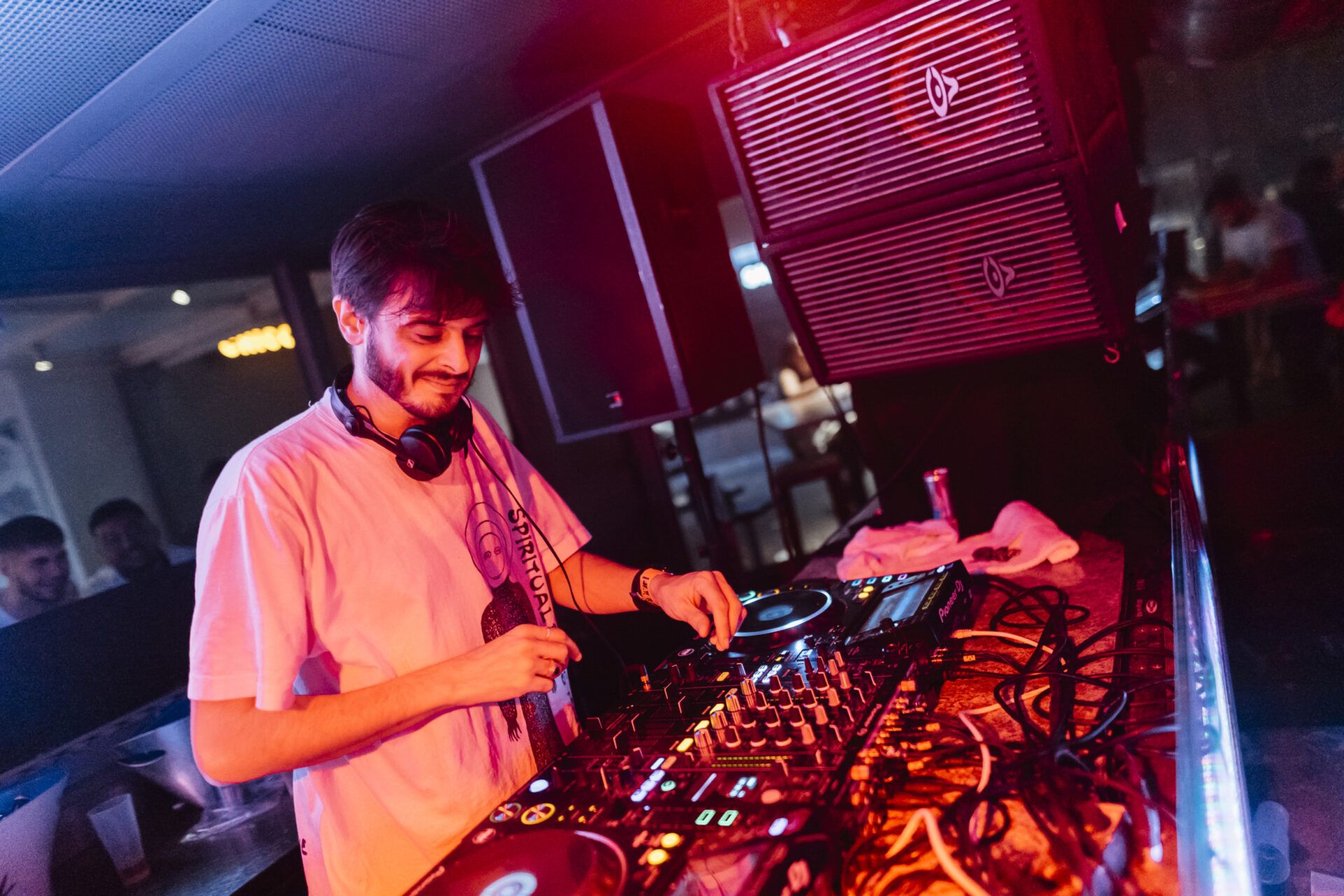 CODE 153 se basta y se sobra con tres salas para otra gran noche de ...