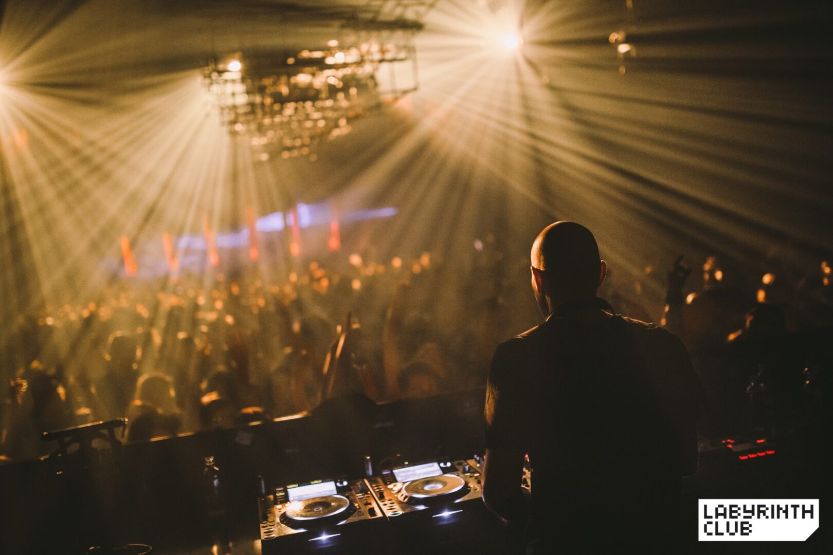 '10YRAVE World Tour': Sam Paganini celebra una década de su emblemático ...