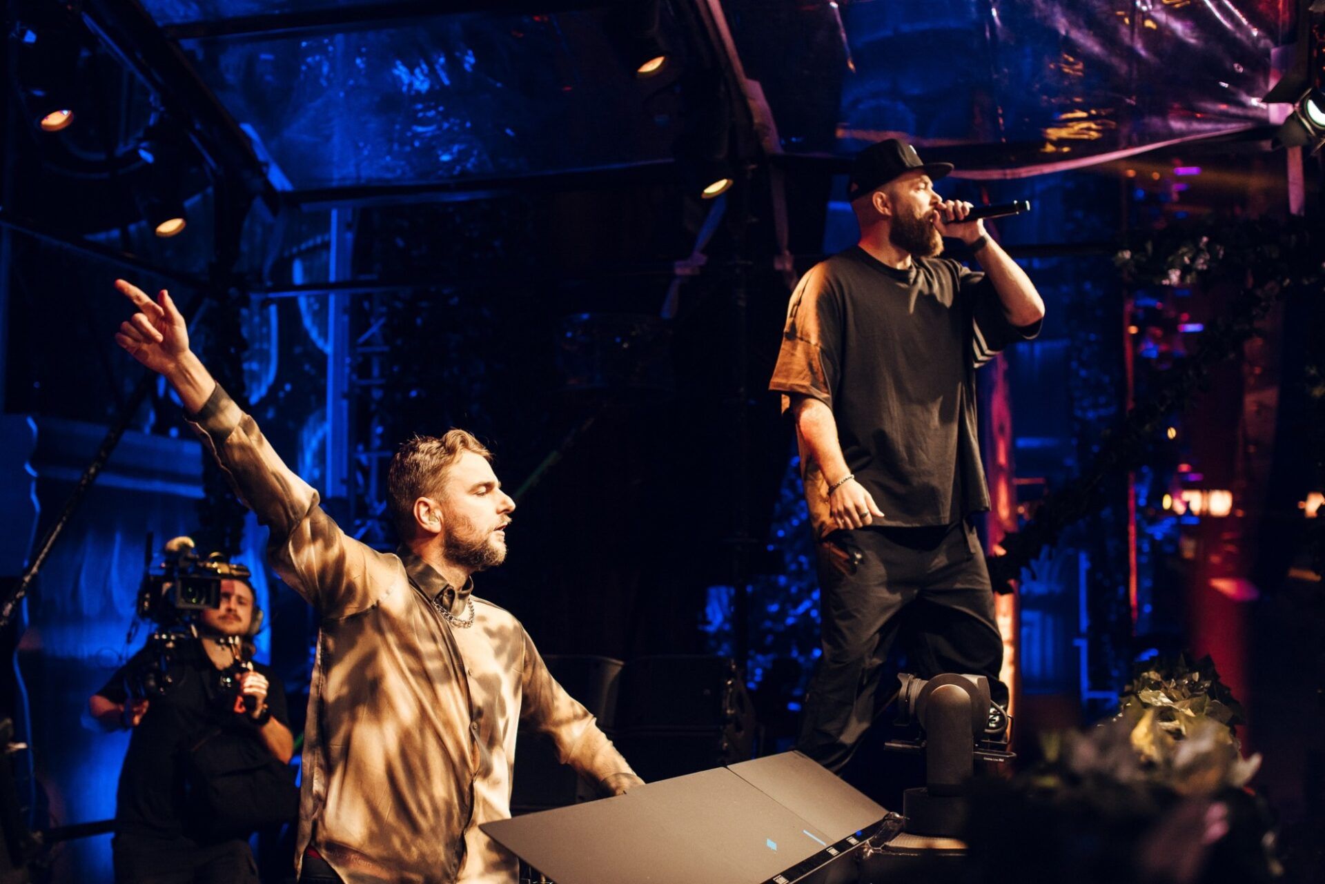 La brillante vuelta de Showtek al hardstyle queda coronada con su álbum ...