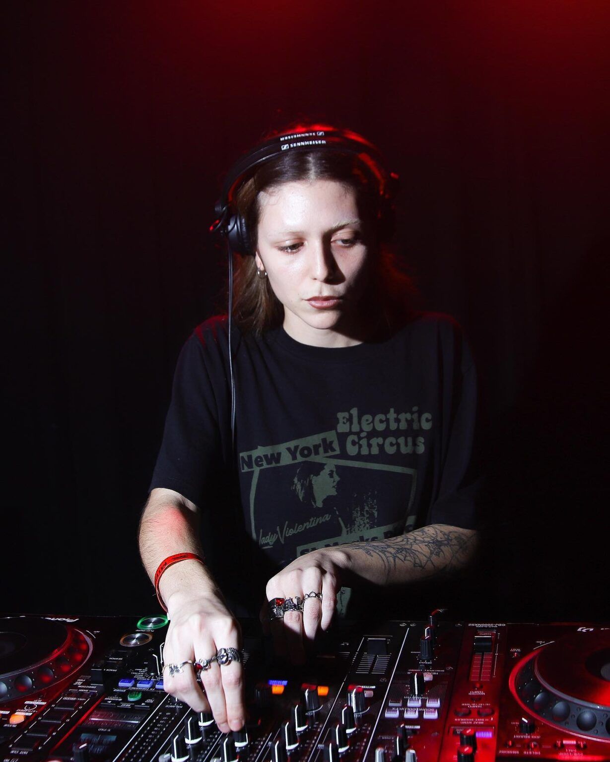 Trym acapara los focos en su paso por Nitsa Club